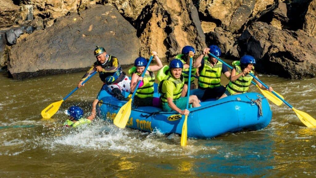 Desafio en el Agua: Rafting, Caminata y Más. - Dosis Verde