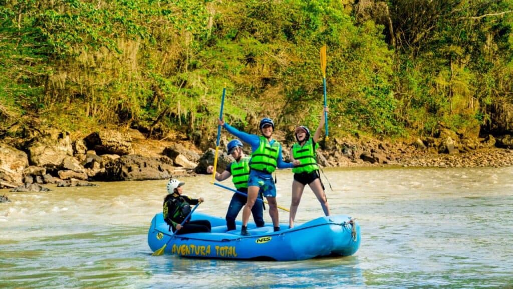 Desafio en el Agua: Rafting, Caminata y Más. - Dosis Verde